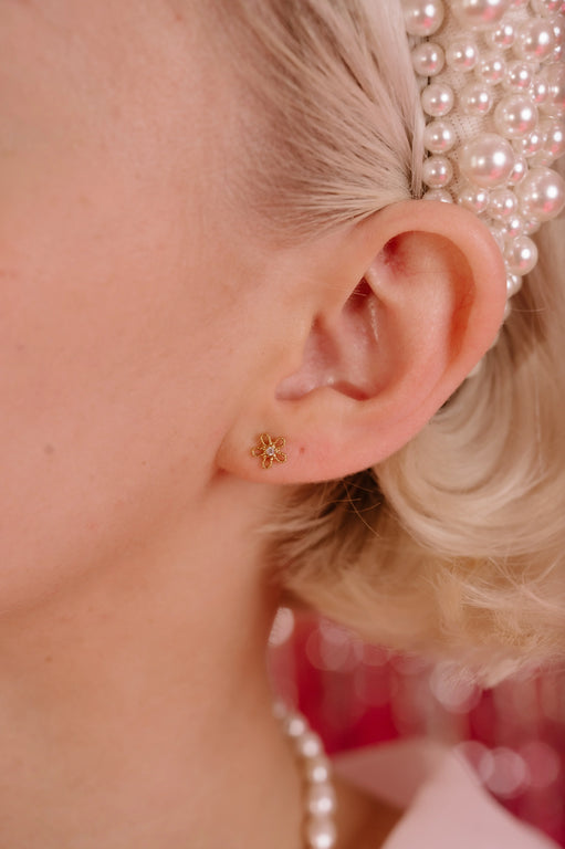 Frosted Daisy Flat Back Stud | Cords Club