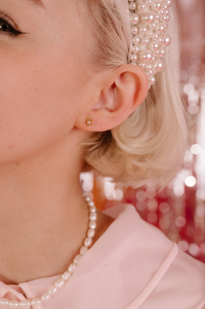 Frosted Daisy Flat Back Stud | Cords Club